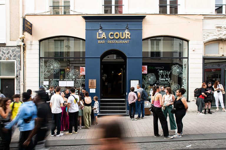 Bar et restaurant en plein cœur de la ville d'Angers. - La Cour