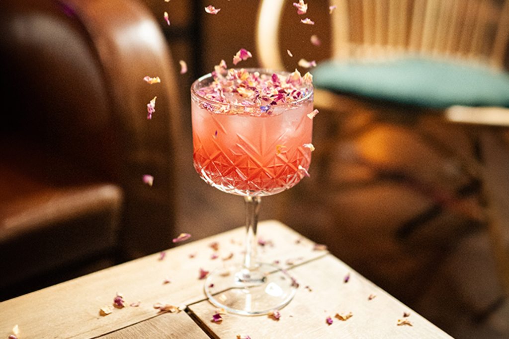 Bar et restaurant en plein cœur de la ville d'Angers. - La Cour